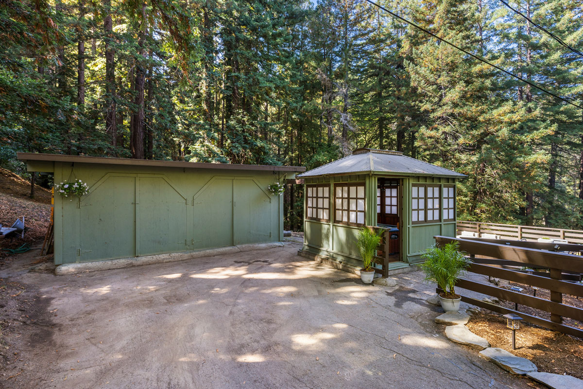 890 Patrol Road, Woodside